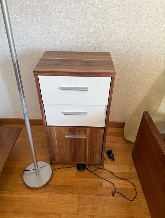 Nachttischli mit 3 Schubladen (Gebraucht) in Richterswil für CHF 1 – nur Abholung auf Ricardo kaufen