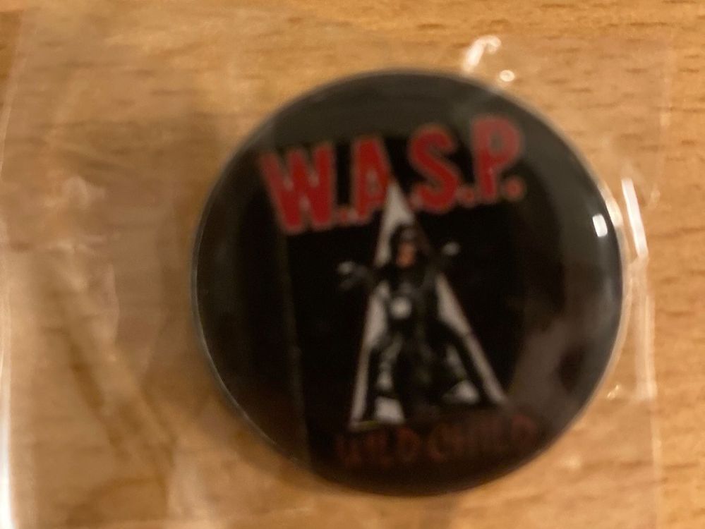 W.A.S.P. - Pin Anstecker Punk Metal Rock Band (Neu (gemäss Beschreibung ...