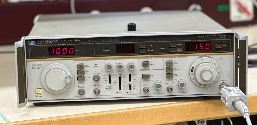 HP 8684B Signal Generator 5.4GHz - 12.5GHz | Kaufen auf Ricardo