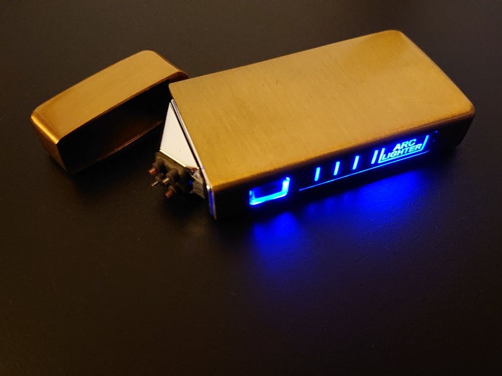 NEU - USB Elektro Feuerzeug - Arc Feuer - Ladestatus - Gold (Neu und originalverpackt) in ...