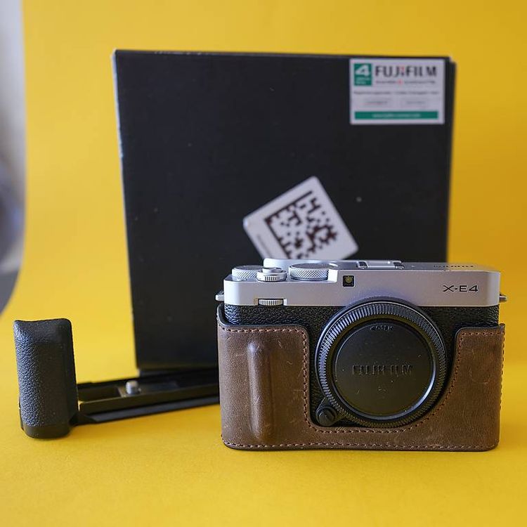 Fujifilm X-E4 Silver (Gebraucht) in Corcelles-Payerne für CHF 840 – mit Lieferung auf Ricardo kaufen