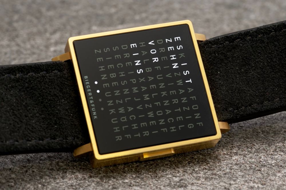 Qlocktwo Armbanduhr W35 Gold Deutsch - neuwertig - ab 1.- | Kaufen auf ...