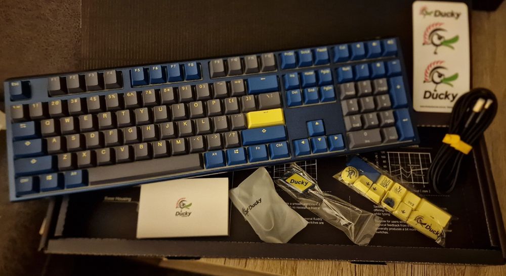 Clavier de gamer "DUCKY ONE 3 Daybreak", RGB LED - MX Bleu (Neu und ...