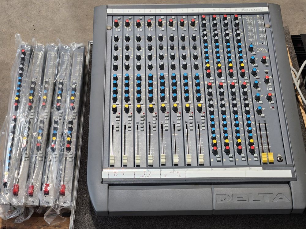 Soundcraft 200 delta Mischpult mit Case, sehr guter Zustand | Kaufen ...