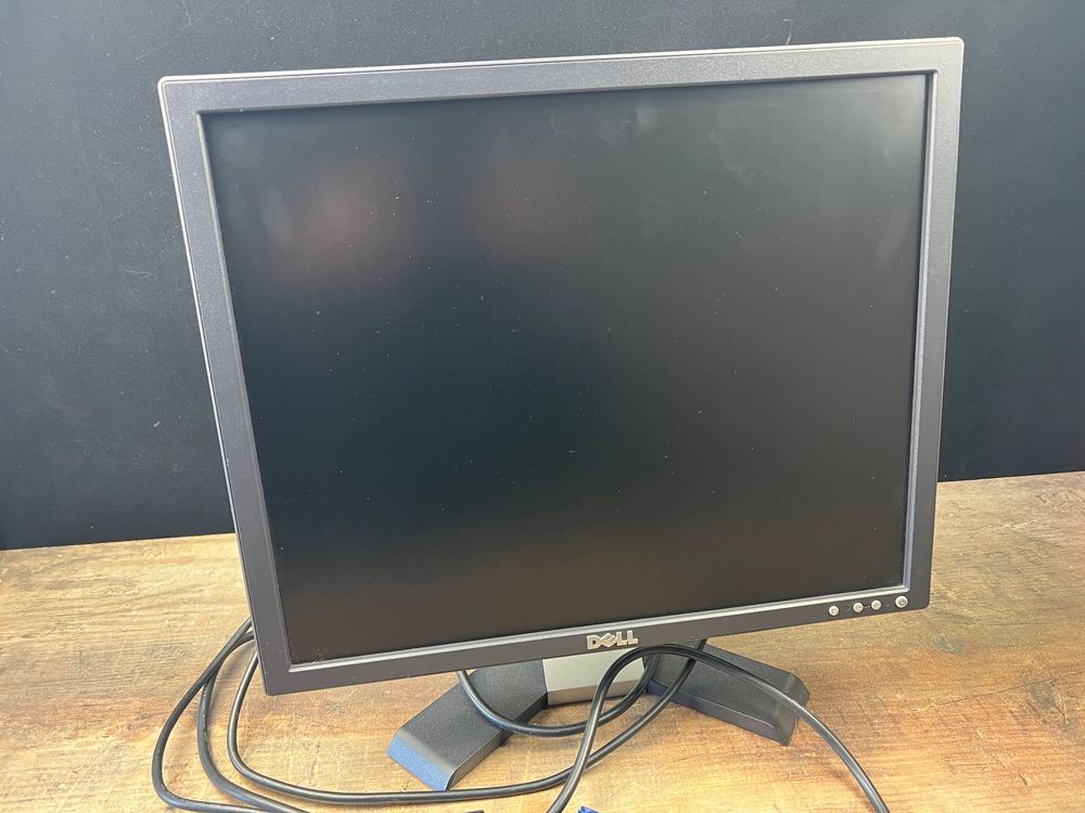 Dell Bildschirm Lcd Monitor (Gebraucht) in Hallau für CHF 15 – mit ...