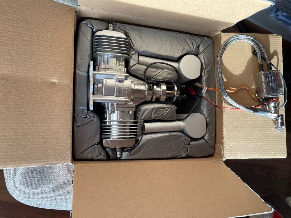 Moteur DLE 60 cc Twin neuf rôdé (Neu und originalverpackt) in La Chaux-de-Fonds für CHF 420 ...