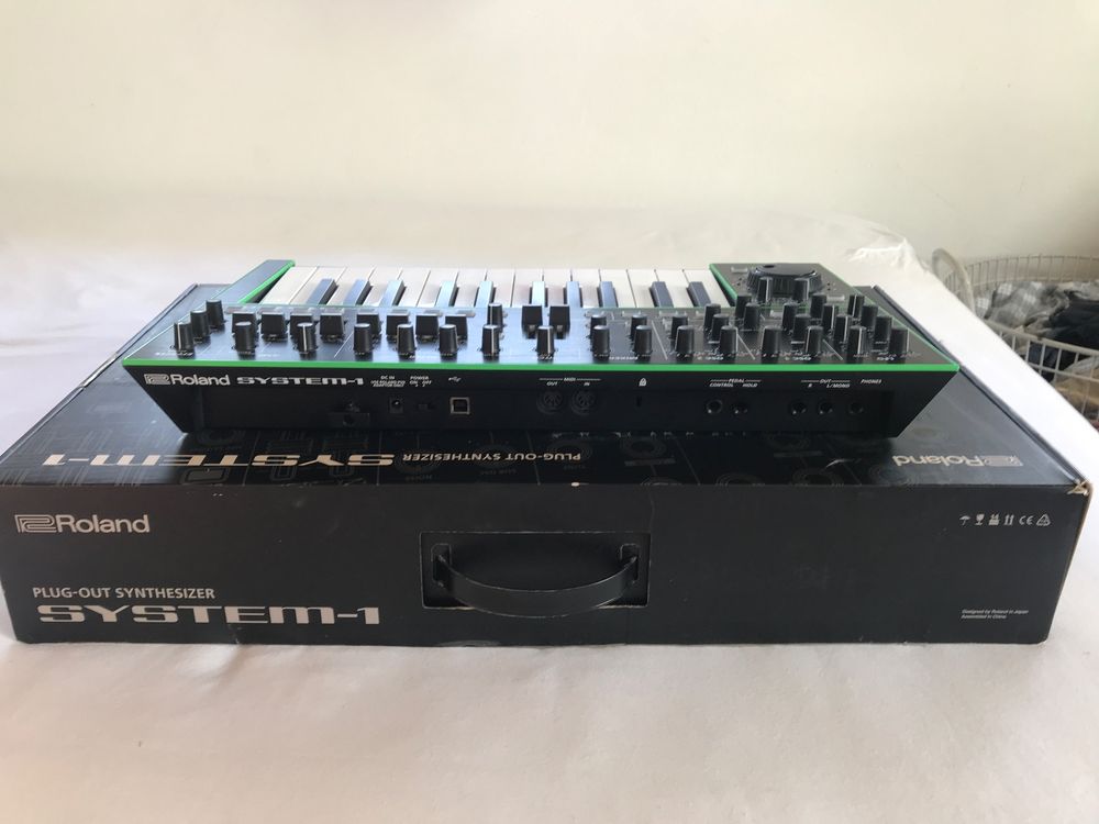 Roland System-1 Plug Out Synthesizer | Kaufen auf Ricardo