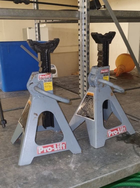 Pro Lift 2 Tonnen Wagenheber / Ständer (Gebraucht) in für CHF 10 – nur Abholung auf Ricardo kaufen