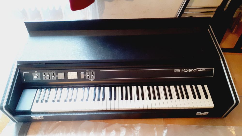 Roland MP-700 vintage electric piano, faulty. | Kaufen auf Ricardo