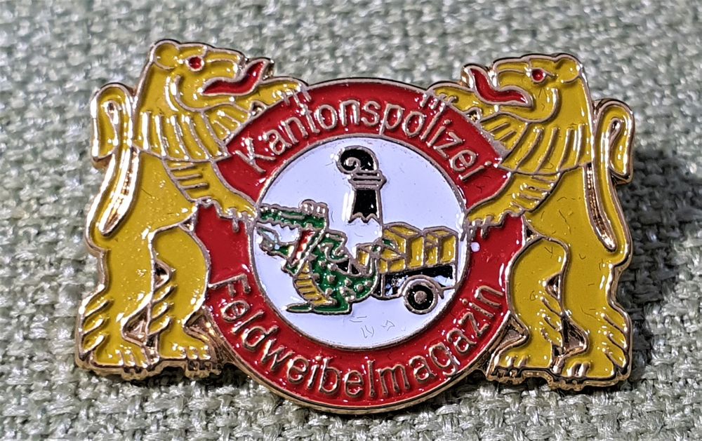 P134 - Pin Kantonspolizei Feldweibelmagazin Basel Stadt (Gebraucht) in Reinach BL für CHF 2 ...