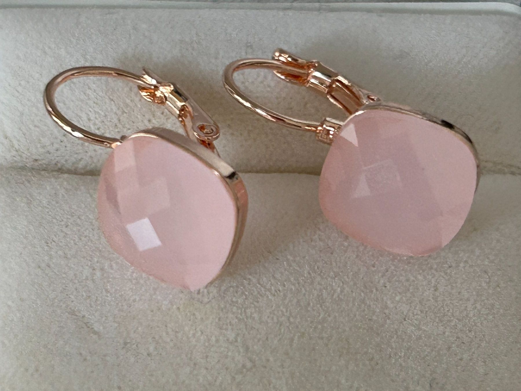 Boucle oreille pendentif métal doré cristal rose carré neuf (Neuf (Voir ...