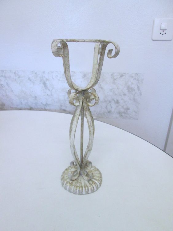 Vasenhalter aus Eisen (Gebraucht) in Sementina für CHF 10 – mit Lieferung auf Ricardo kaufen