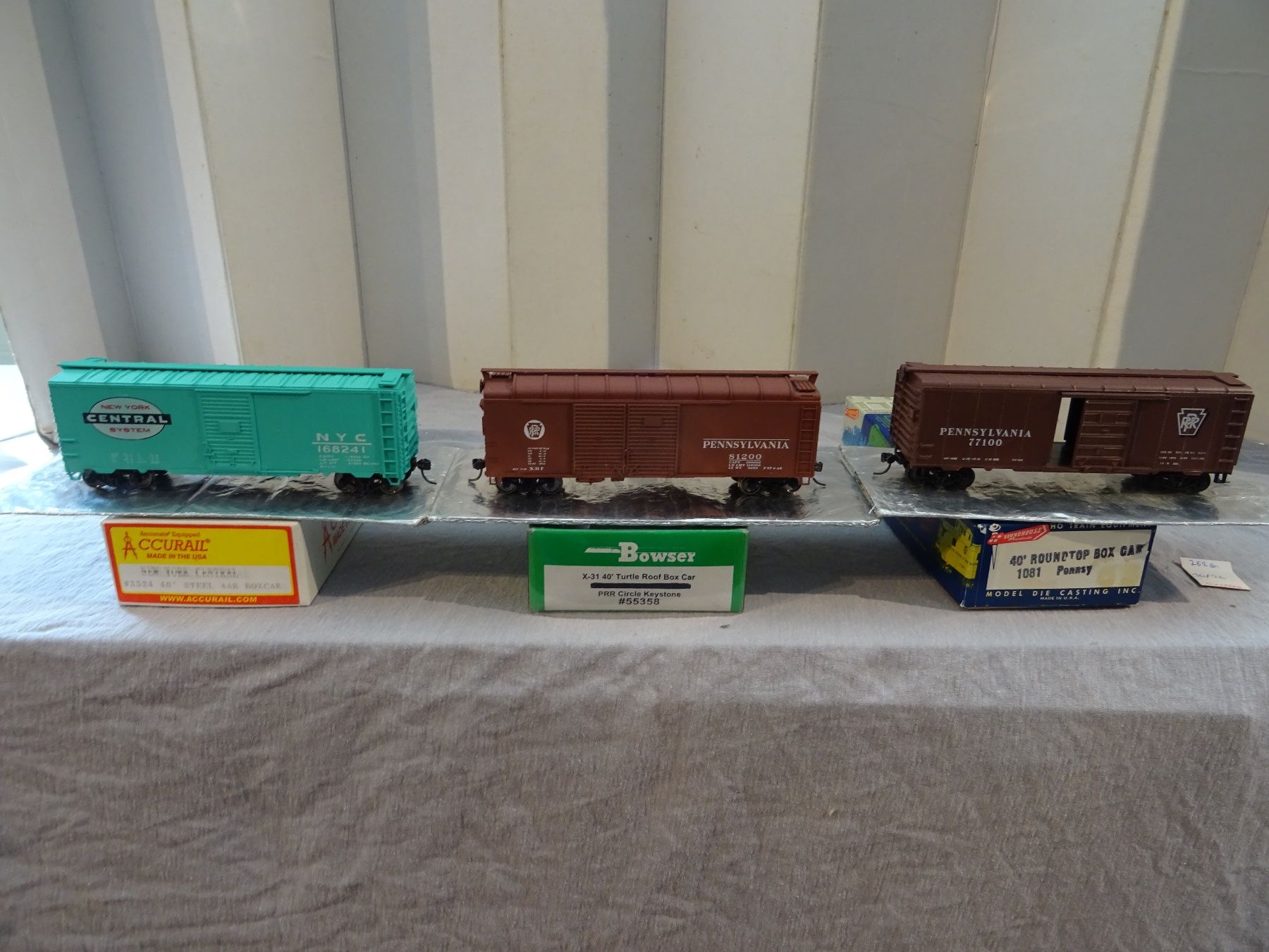 1 ROUNDH. PENNSY./1 BOWSER PENNSY/1 N.Y.C.40`BOX CAR EX KIT (Neu und ...