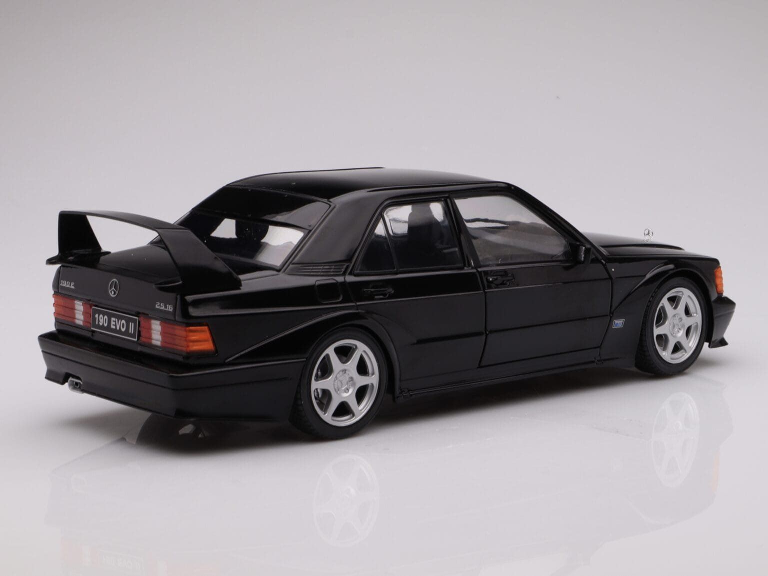 Mercedes-Benz 190E (W201) Evo II – 1990, black Solido 1:18 (Neu und ...