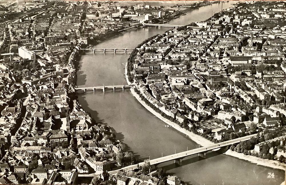 Alte Foto AK Fliegeraufnahme Basel & die 4 Rheinbrücken (Gebraucht) in Root für CHF 1 – mit ...