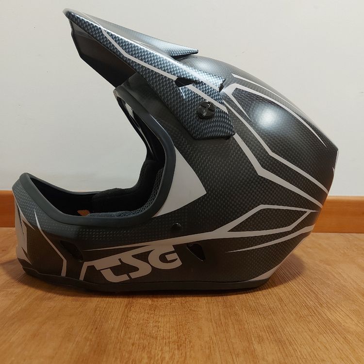 Fully Carbon Mountainbike Helm | Kaufen auf Ricardo