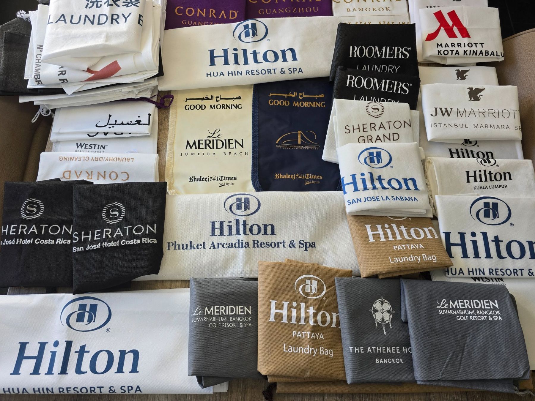 Bag Hilton Conrad Marriott JW Meridien Jumeira Roomers (Gebraucht) in ...