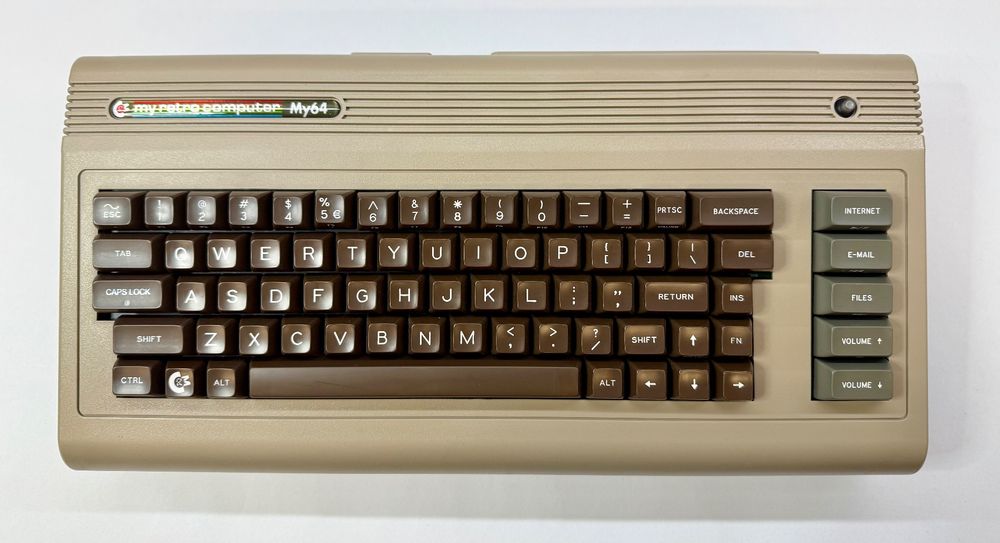 C64 Retro Design Gehäuse für Mini-ITX mit PSU - My64 | Kaufen auf Ricardo