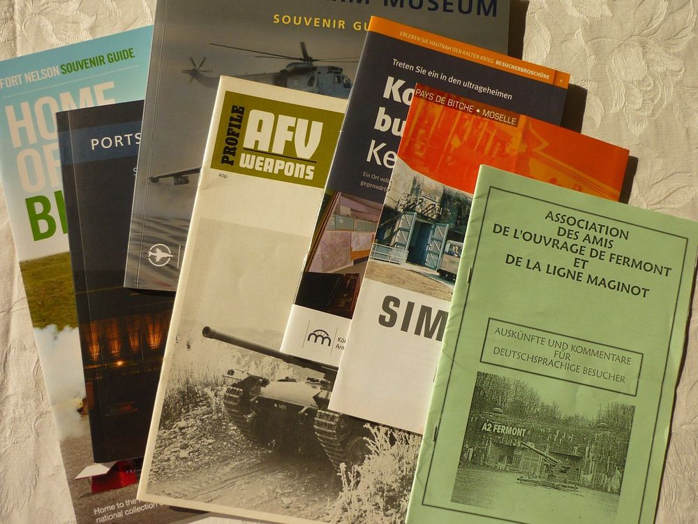 Sieben Militär Hefte über Panzer usw. | Kaufen auf Ricardo