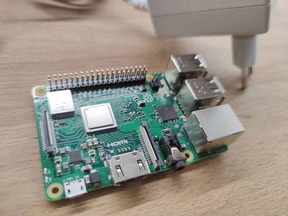 Raspberry Pi 3 Model B+ mit Netzteil | Kaufen auf Ricardo