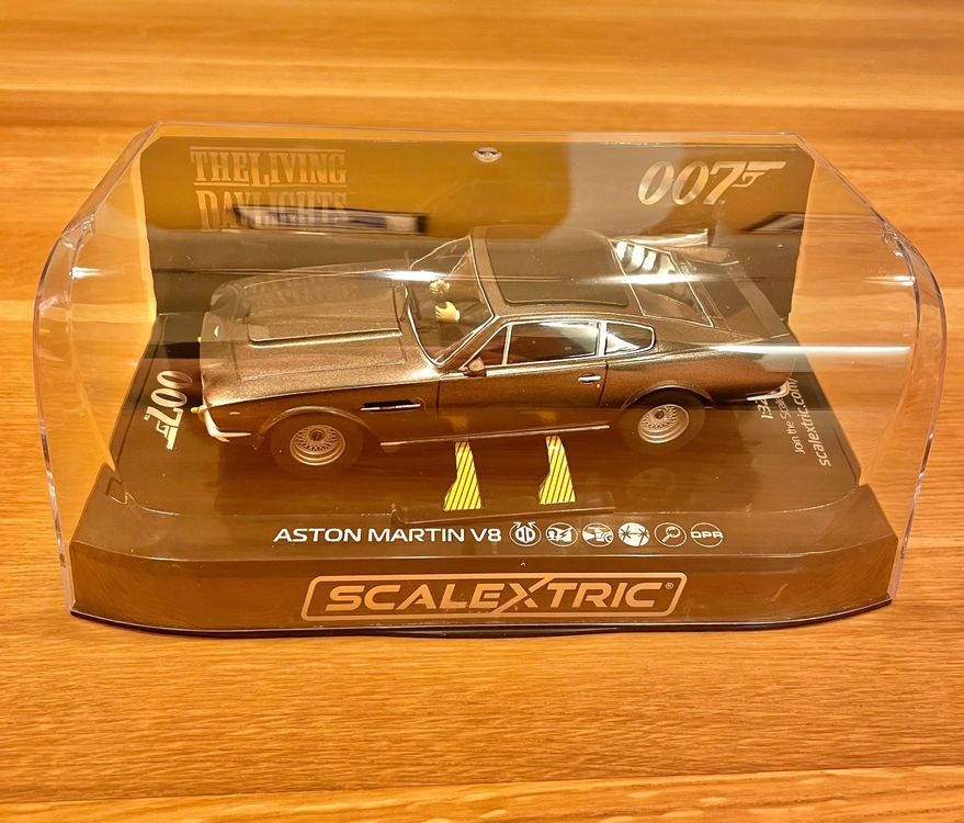 Scalextric James Bond Aston Martin V8 Slotcar Rennbahn NEU! (Neu und ...