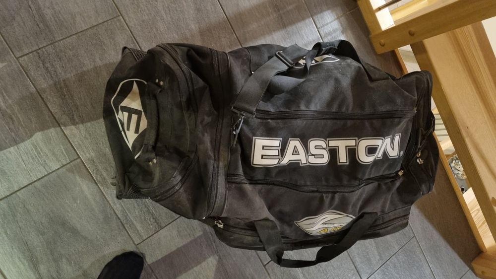 Eishockeytasche Easton mit Inhalt (Gebraucht) in für CHF 25 – nur ...