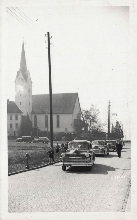 Kirche, Konvoi mit amerikanischen Autos (Gebraucht) in Bronschhofen für CHF 10 – mit Lieferung ...