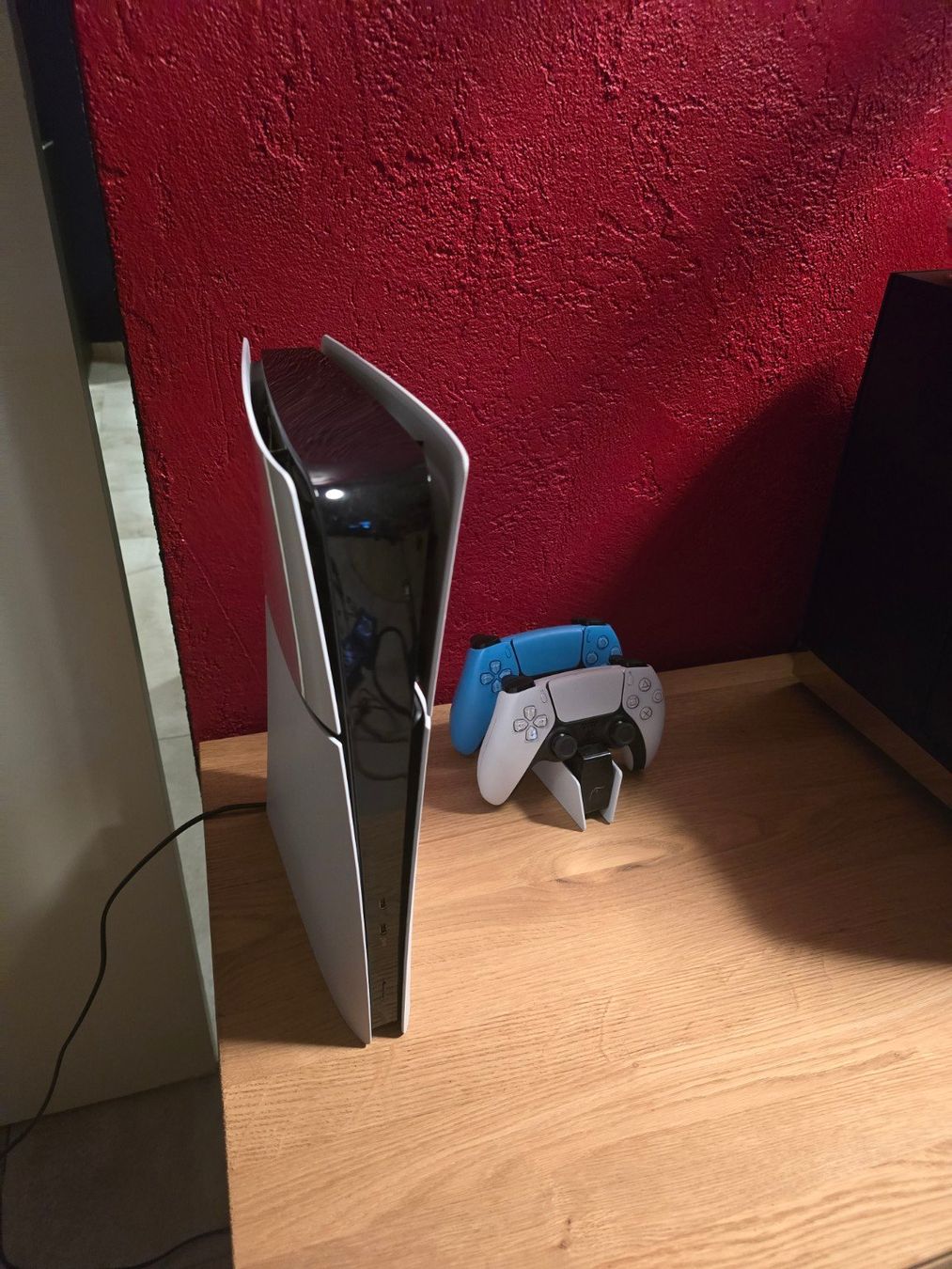 PlayStation 5 (PS5) inkl. 2 Controller + DualSense-Ladestati (Gebraucht ...