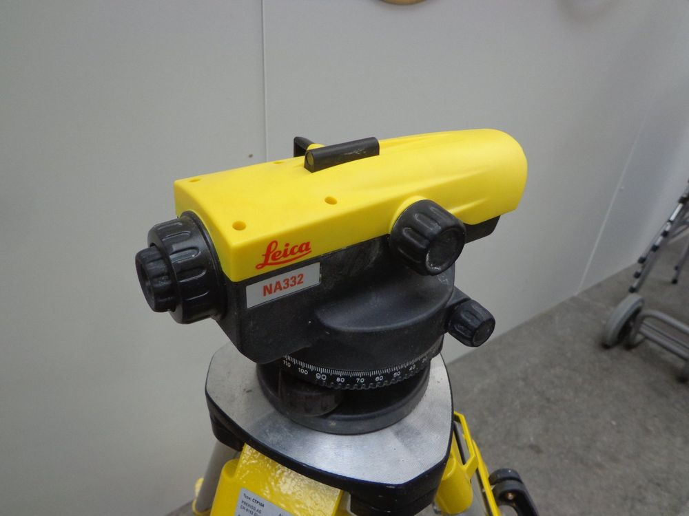 Leica NA332 Nivelliergerät mit Stativ | Kaufen auf Ricardo