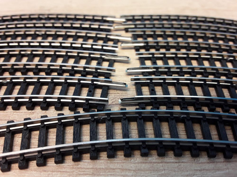 9 x Minitrix 4912 _ gebogenes Gleis 30 ° _ Spur N (Neu (gemäss Beschreibung)) in für CHF 12 ...