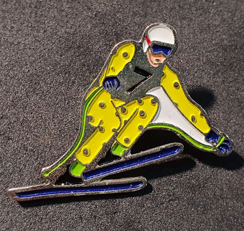 Y038 - Pin Skirennfahrer Schweizer Käse -Trikot (Gebraucht) in Reinach BL für CHF 1.8 – mit ...