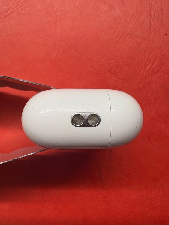Apple AirPods Pro 2 charging case (A2968). (Gebraucht) in Lausanne für ...