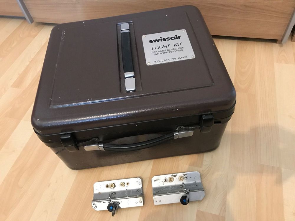 Swissair Flight Kit Box mit Befestigung (Gebraucht) in Kloten für CHF ...