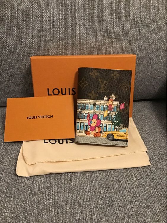 Wunderschöne Reisepasshülle Louis Vuitton Fotos