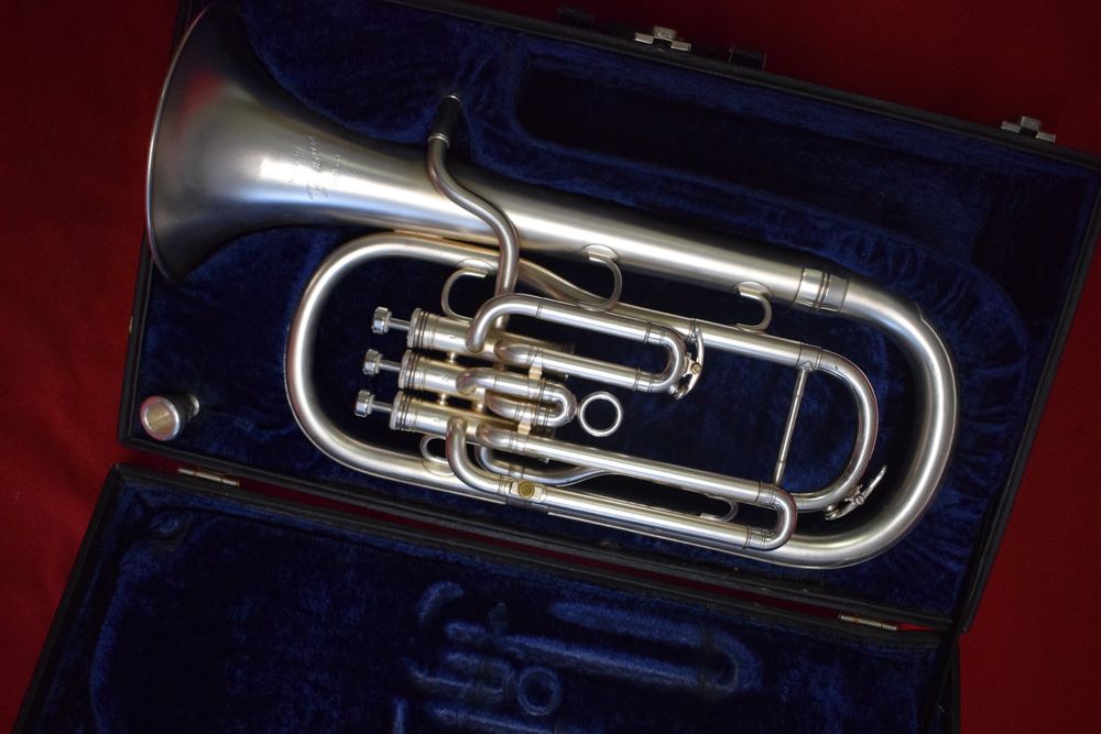 Nr. 10 Blasinstrument MADE BY BESSON ENGLAND | Kaufen auf Ricardo