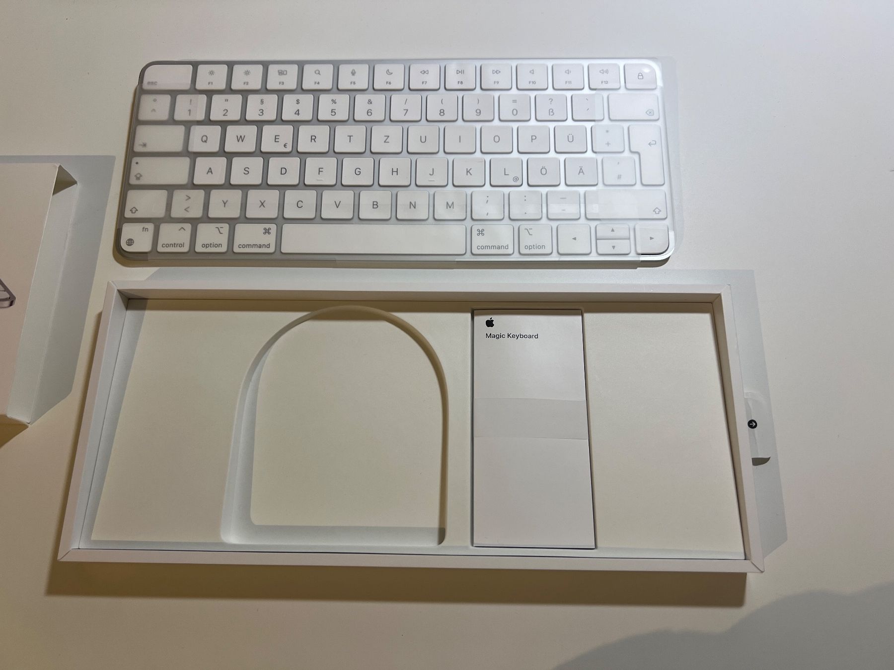 APPLE Magic Keyboard + Originalverpackung (ohne Kabel) (Neu (gemäss ...