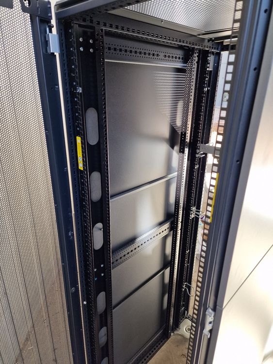 HP Server Rack 42U mit Rollen (Gebraucht) in Geltwil für CHF 20 – nur ...