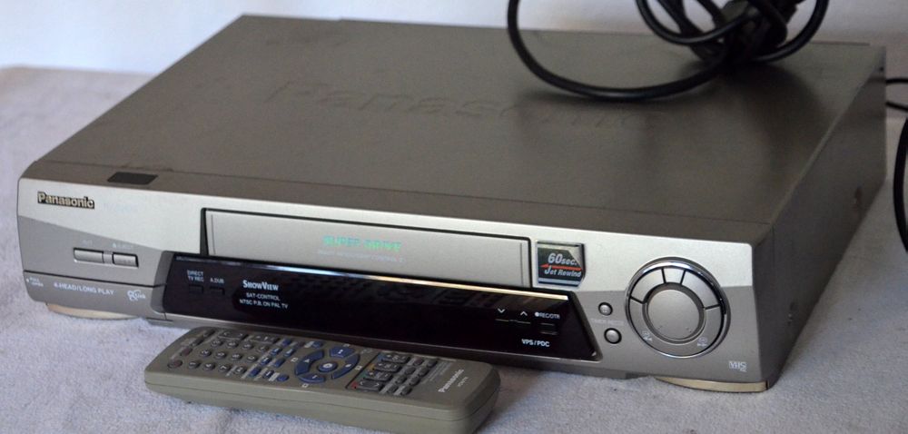 Videorecorder VHS Panasonic NV-FJ410EGYS magnétoscope (Gebraucht) in ...