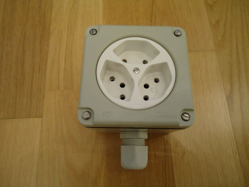 Steckdose Feller Typ 13 IP 21 geschaltet (Gebraucht) in Emmenbrücke für ...