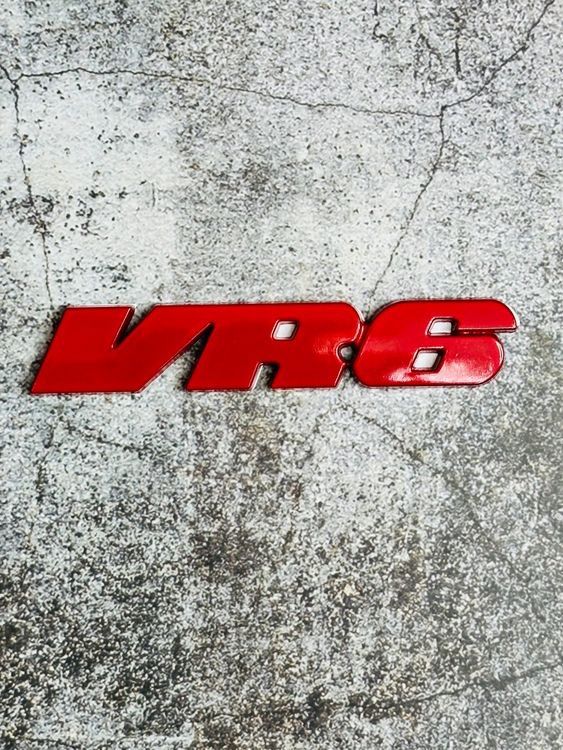 VW VR6 Emblem Schriftzug Logo aus Metall NEU Rotmatt | Kaufen auf Ricardo