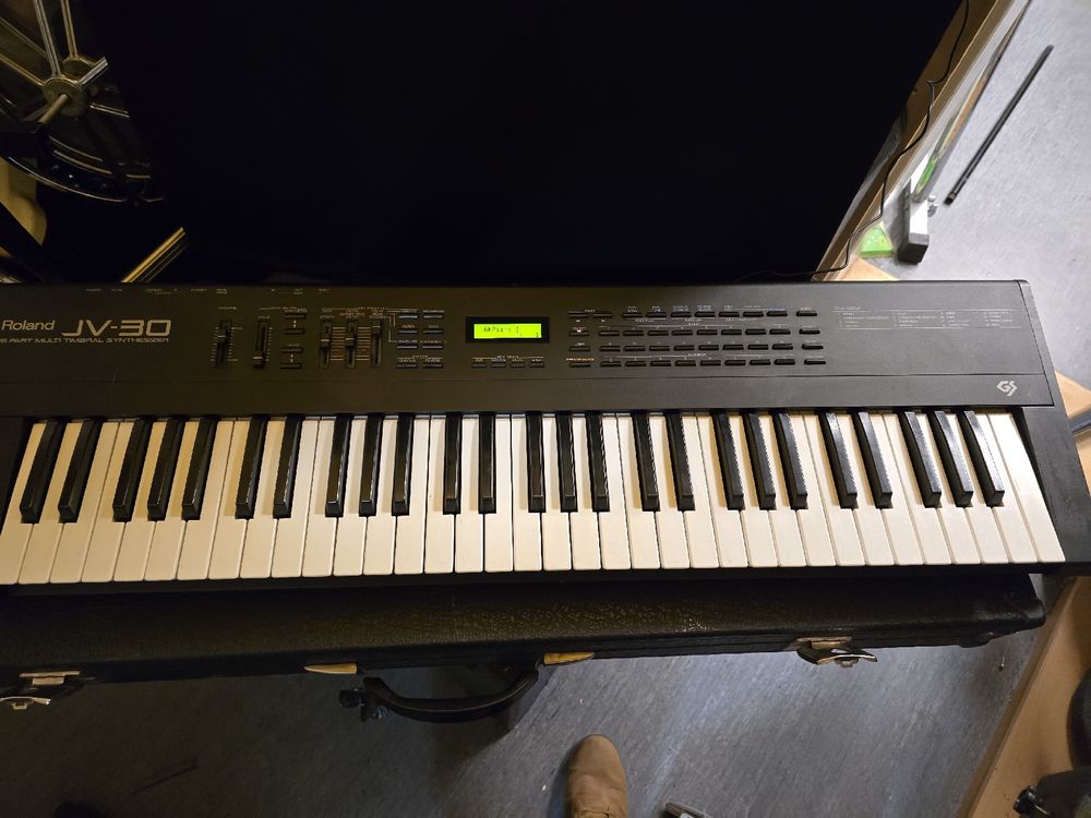 Roland JV-30 Vintage Keyboard Mit Hard case + Power Supply (Gebraucht ...
