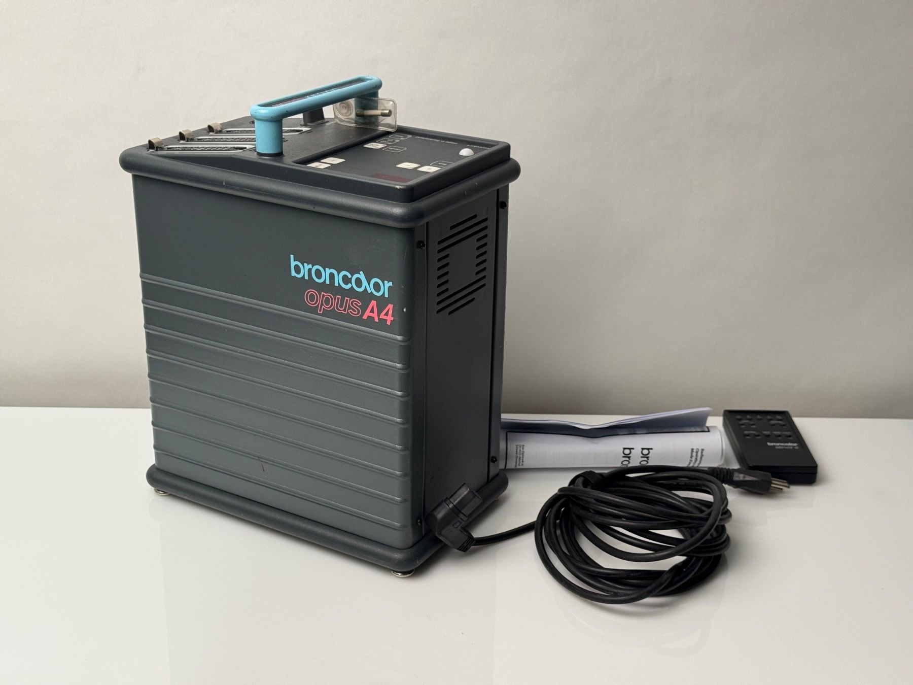 3200 Ws Broncolor Opus A4 Generator, Blitzgenerator Top! (Gebraucht) in Luzern für CHF 10 – nur ...