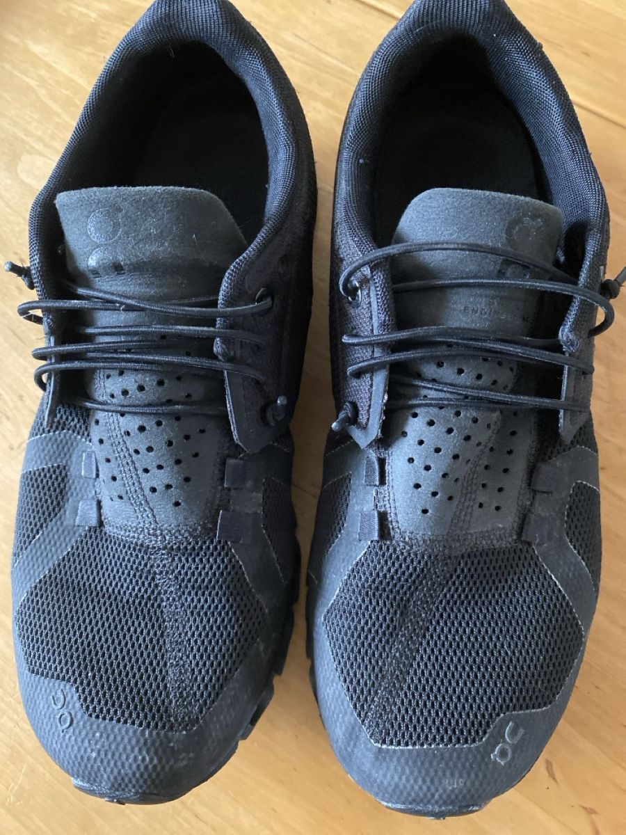 On Cloud Laufschuhe, All Black, Gr. 40 Top Zustand! (Gebraucht) in ...
