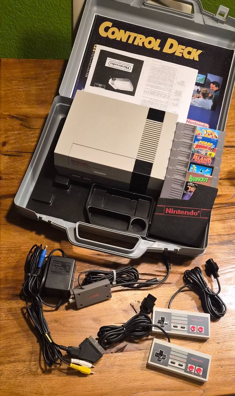 Nintendo NES Konsole mit 7 Spielen - im coolen Koffer 👌 (Gebraucht) in ...