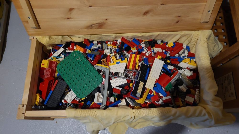 LEGO Classic 10kg, inkl. Spielzeug-Truhe (Gebraucht) in Freienstein für ...