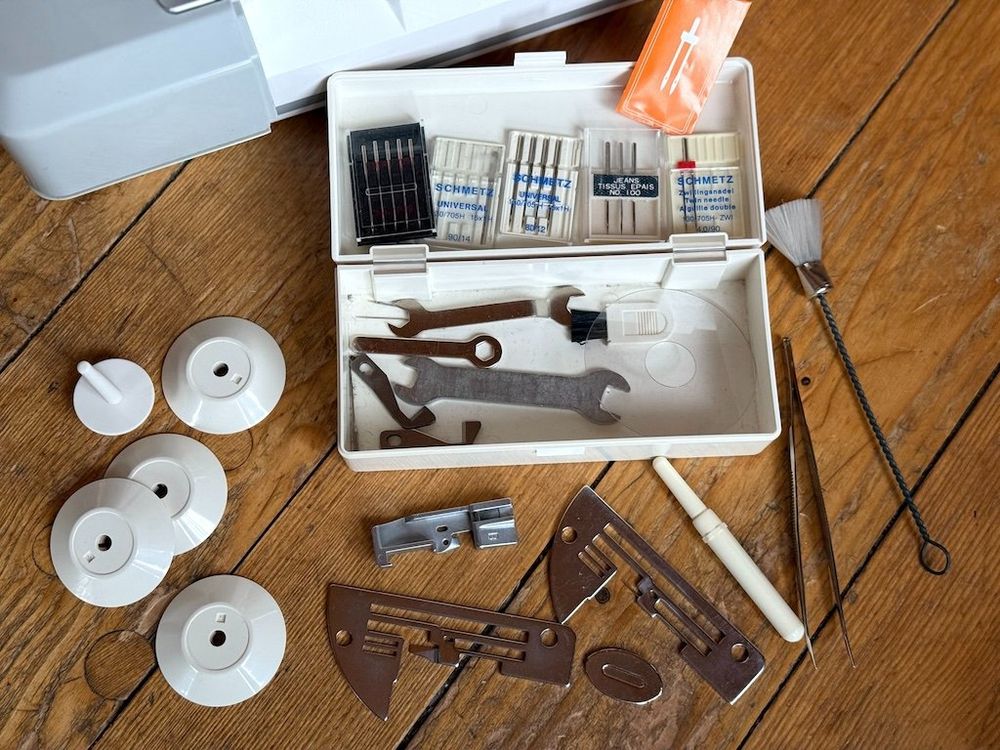 Elna Pro 5 DC Overlock Maschine (Gebraucht) in Therwil für CHF 99 – nur Abholung auf Ricardo kaufen