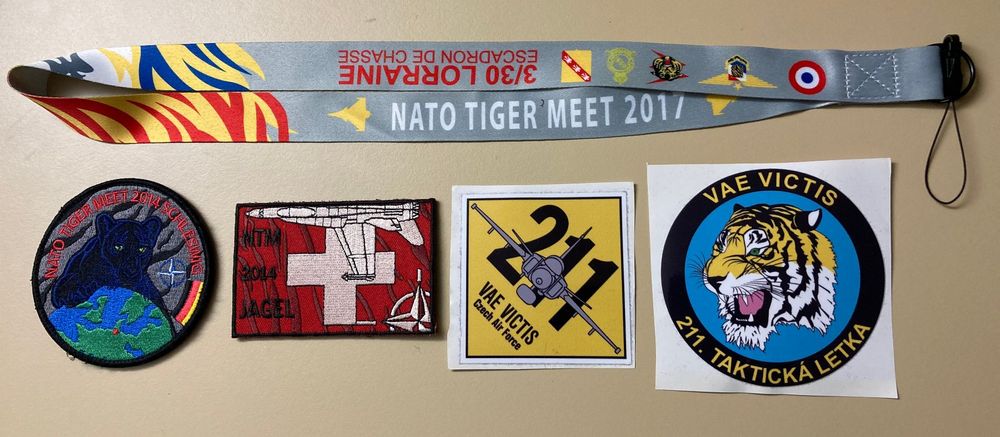 NATO TIGER MEET: 2 Badges, 2 Kleber, Schlüsselband (Gebraucht) in für ...