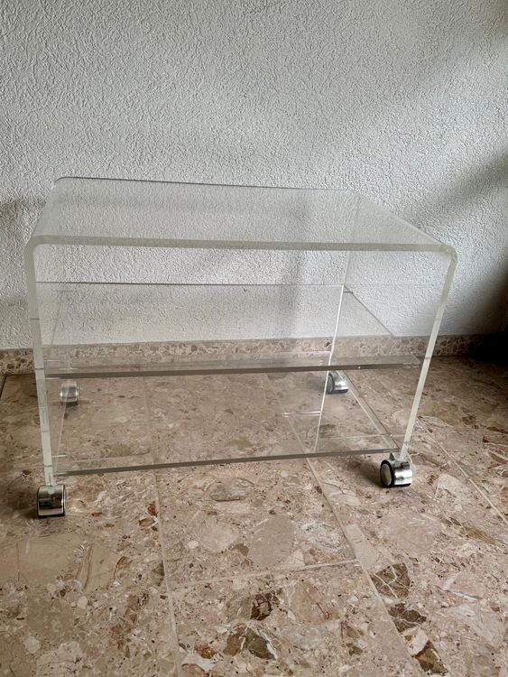 Fernsehtisch Plexi auf Rollen (Gebraucht) in Küsnacht ZH für CHF 35 – nur Abholung auf Ricardo ...