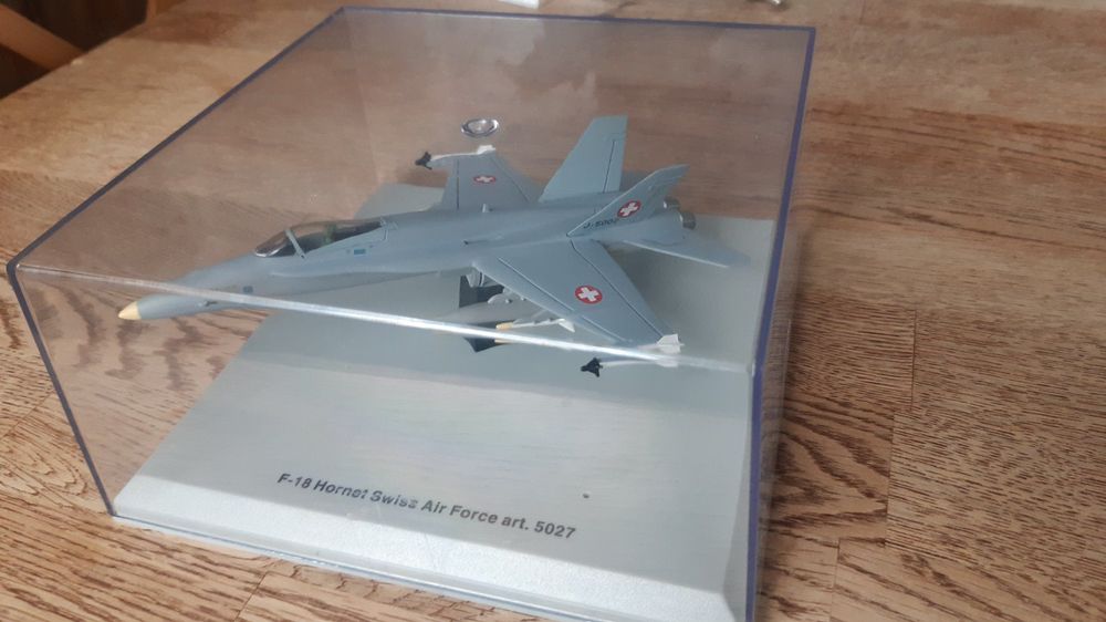 F/A-18 Schweizer Luftwaffe (Neu und originalverpackt) in Giffers für CHF 25 – mit Lieferung auf ...