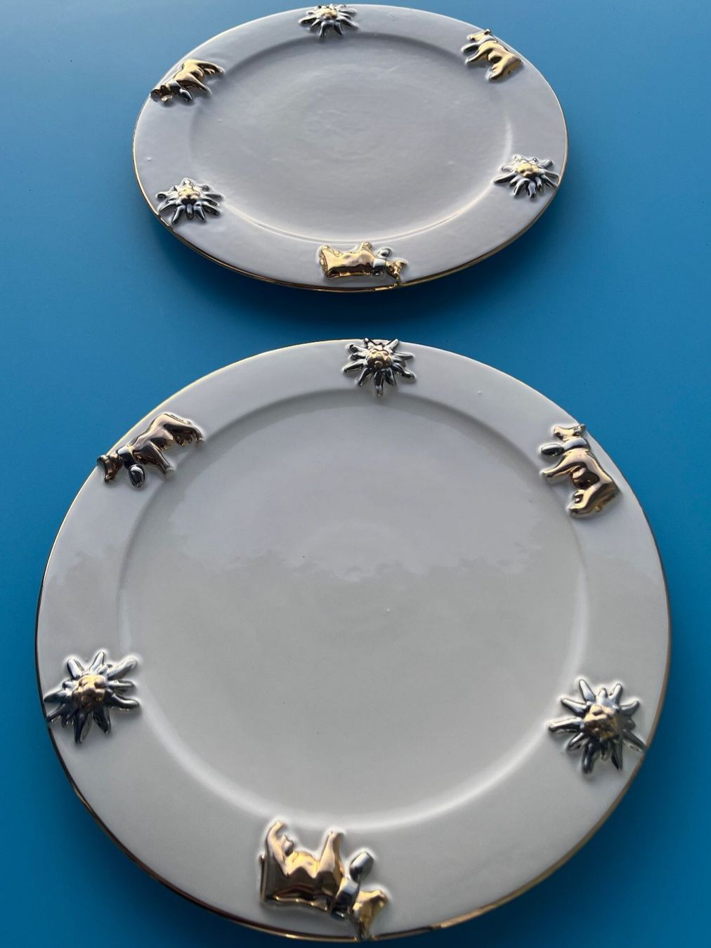 2 Teller Terra Schweiz Keramik, Edelweiss und Kühe, Goldrand (Gebraucht ...